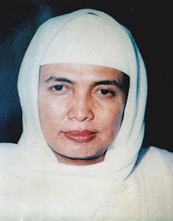 BIOGRAFI - KH. AHMAD ASRORI AL-ISHAQI - Belajar Satu Ayat