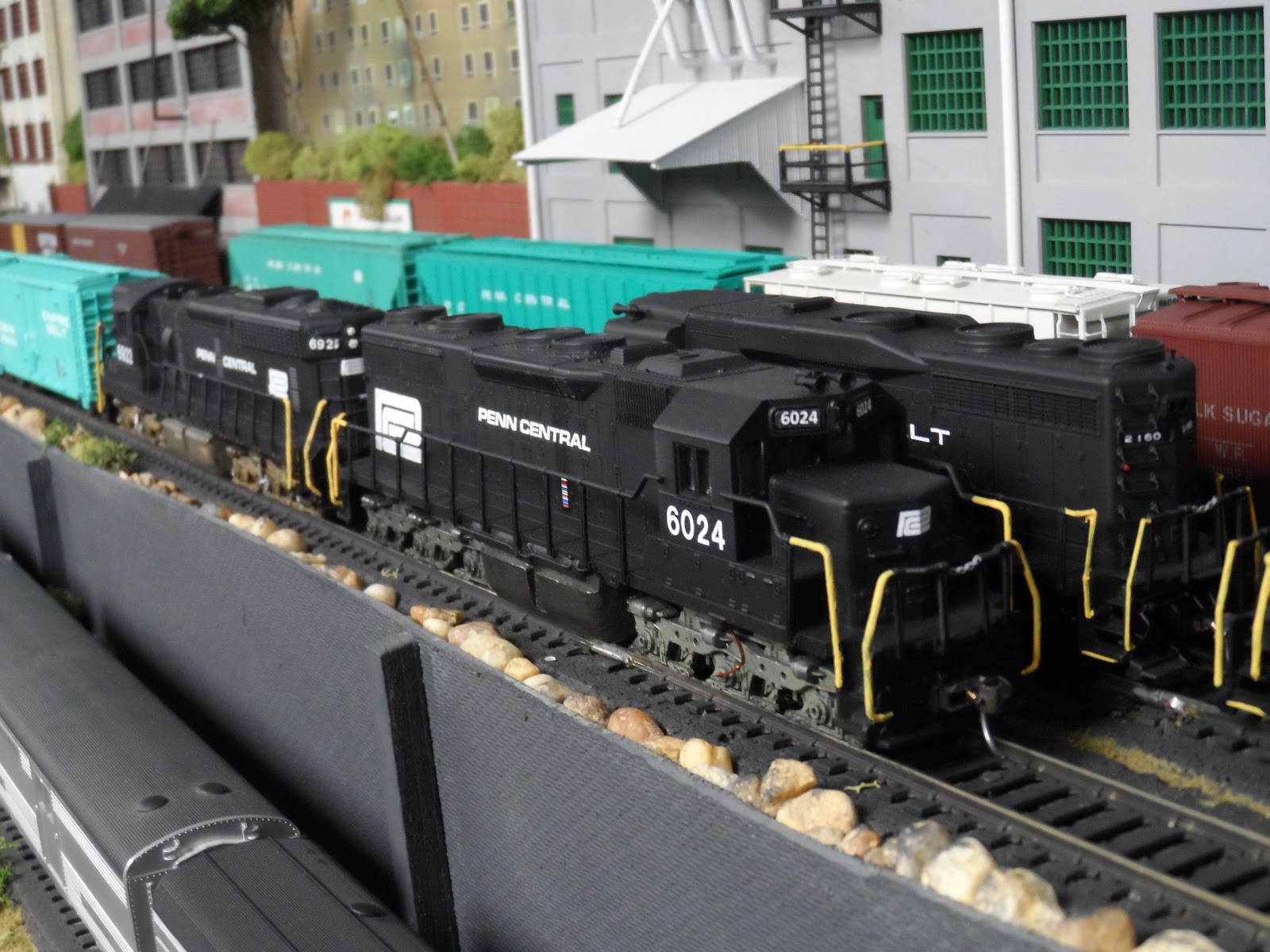 New York Central Train Layout: Revisiting Mail & Express Trains