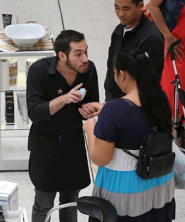 NISMO Stuff: Mall Kiosk Workers From Israel