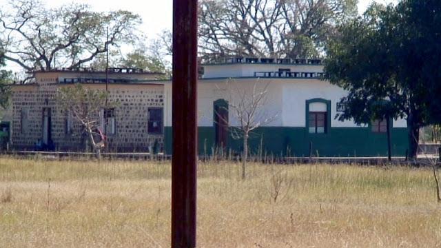 Caminho de ferro entre Lourenço Marques e Pretória - estação da Moamba ...