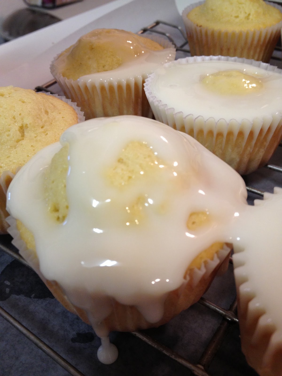 Tracy Cooks in Austin: Quick and easy vanilla cupcakes