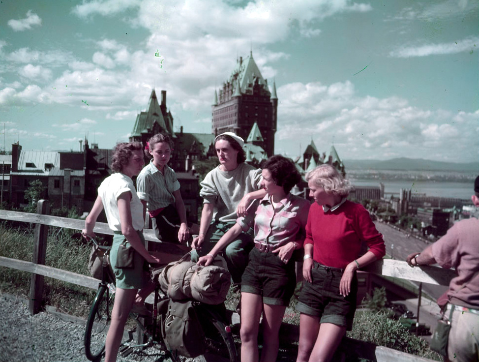 22 Amazing Color Photos Capture Everyday Life of Canadians in the Late ...