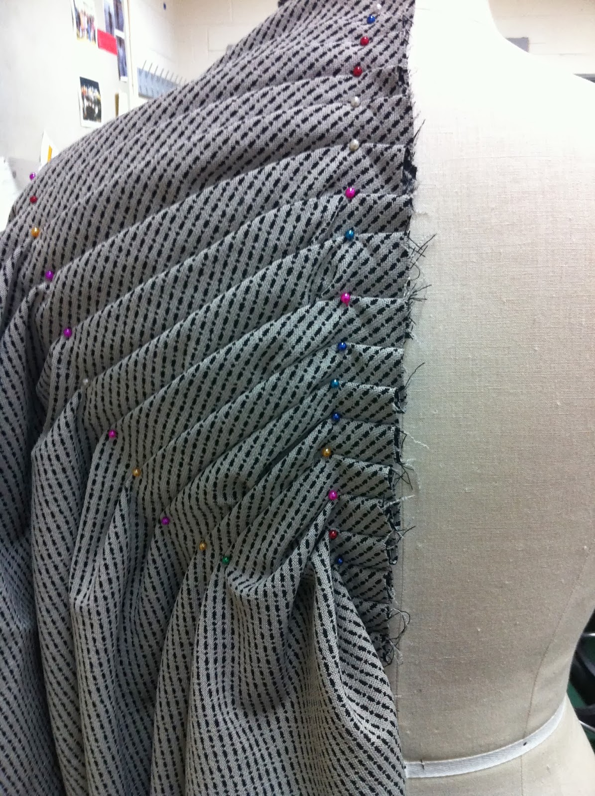 Hollie Dingsdale: Draping on the stand; Draping idea's.