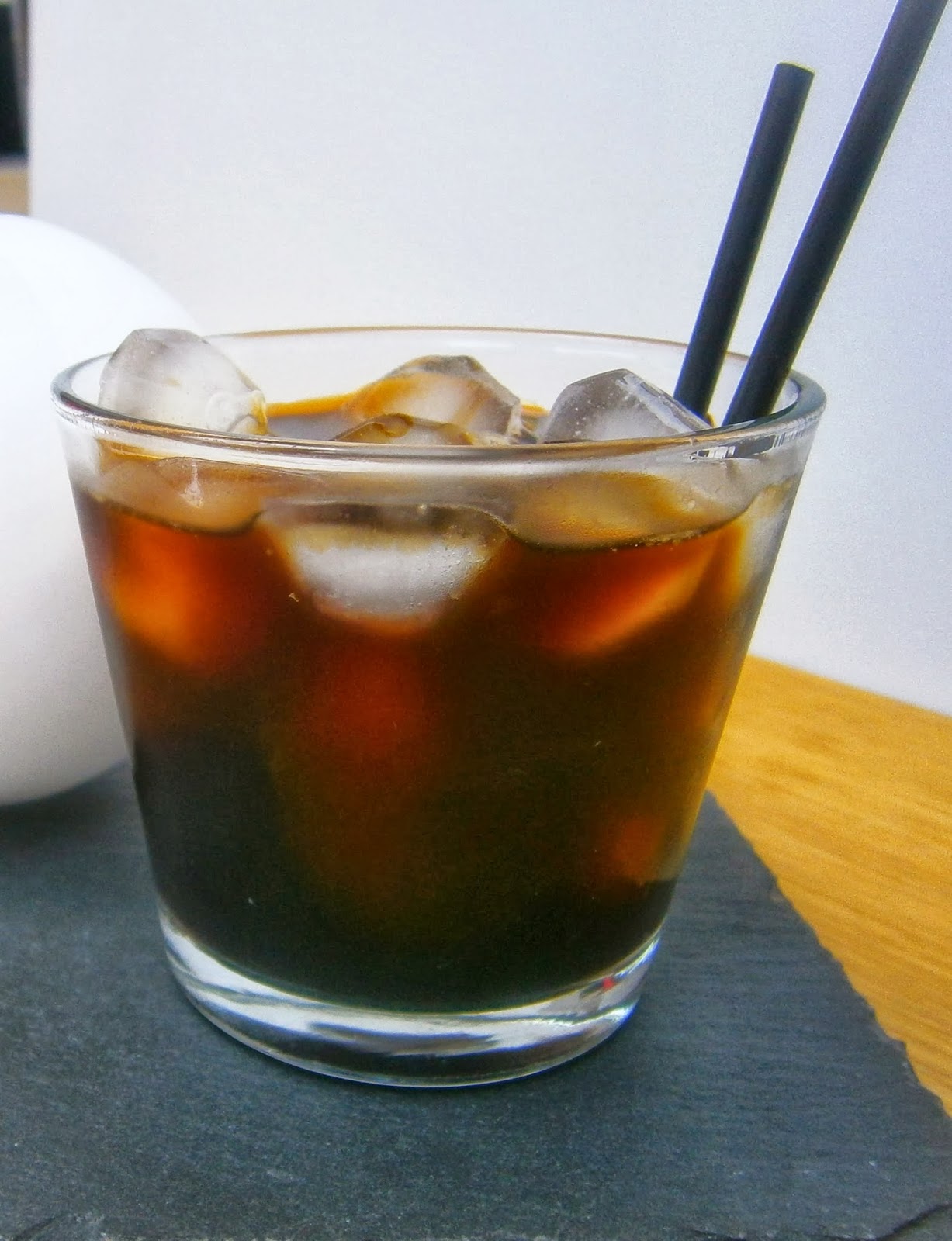 La coctelería de Viti: Ruso Negro, Black Russian.