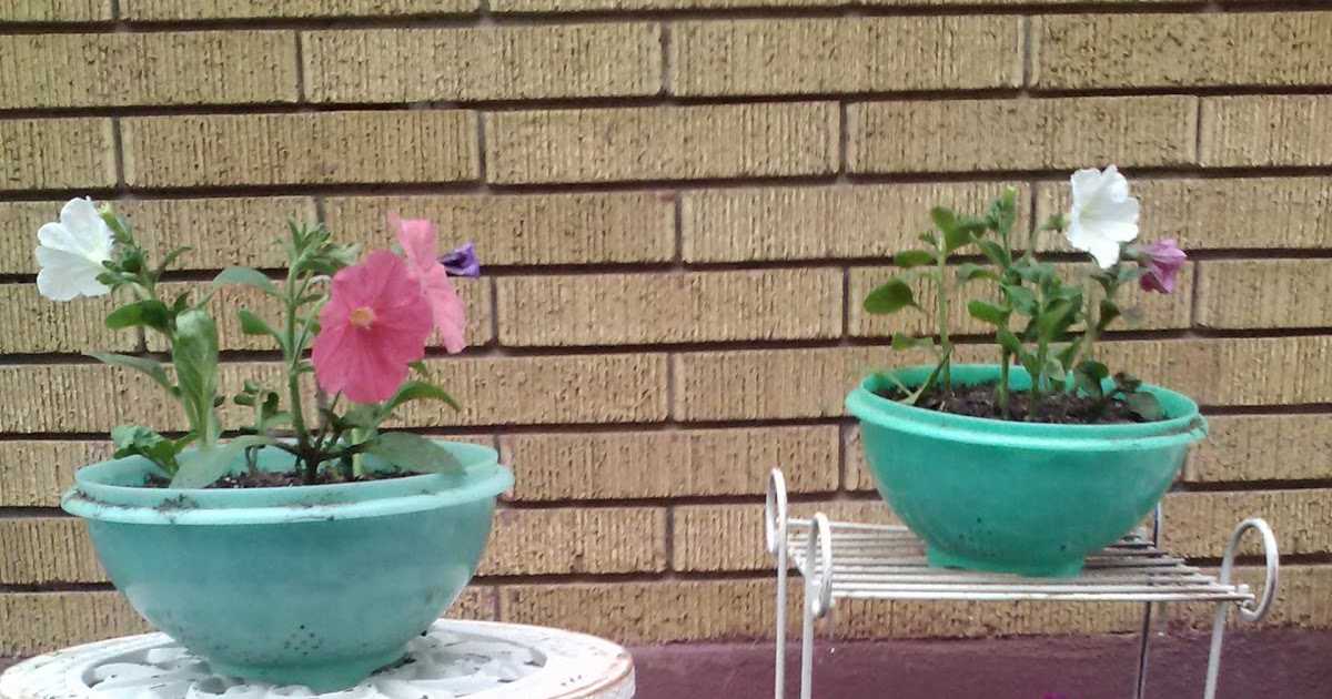 The American Homemaker: Vintage Tupperware Planters