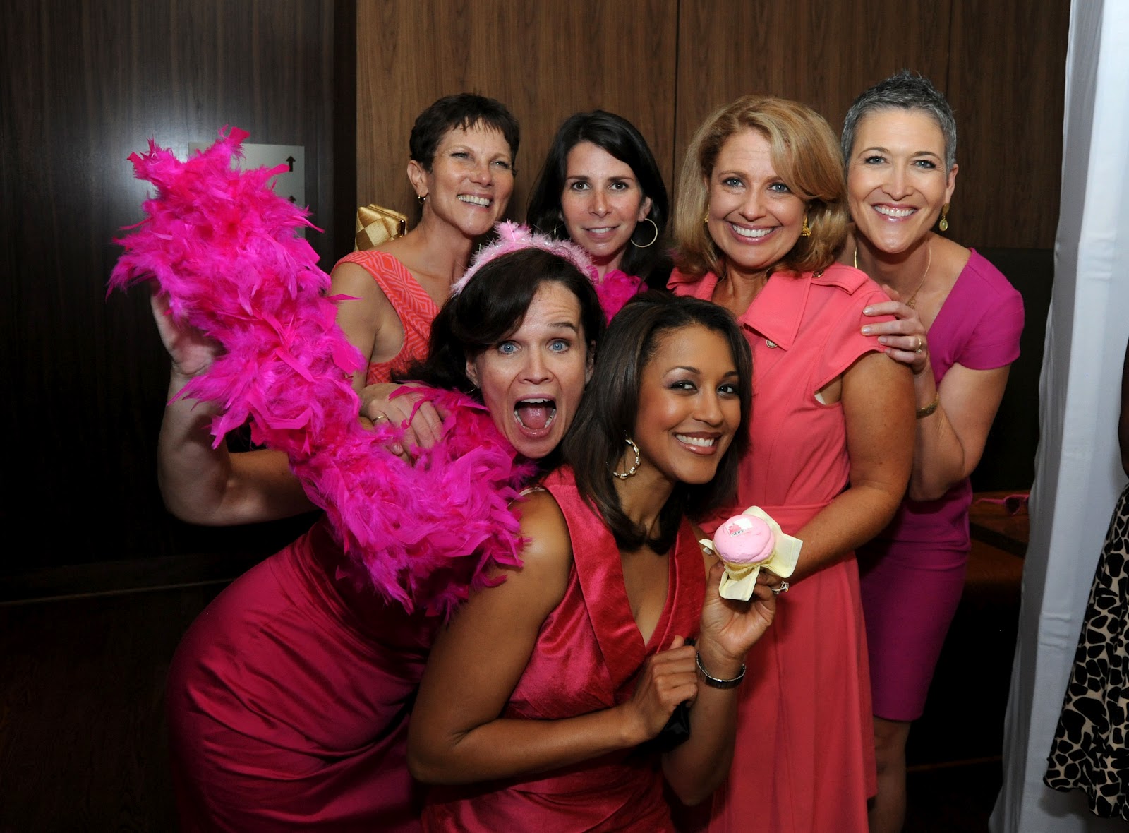 HOLLYWOOD ON THE POTOMAC: Newsbabes and Newsmen in Pink, yes Pink