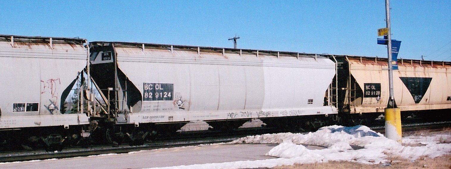 Trackside Treasure: BCOL Covered Hoppers