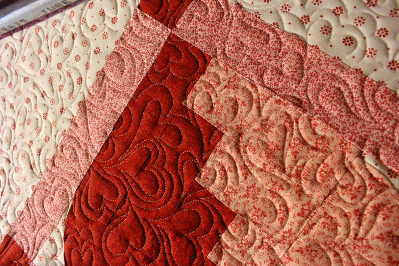 Sarah Lynn's Quilting: Donna's Log Cabin Heart Quilt, Quilting Done
