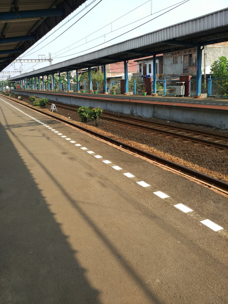 Yulilien: Stasiun Pesing di Pagi Hari