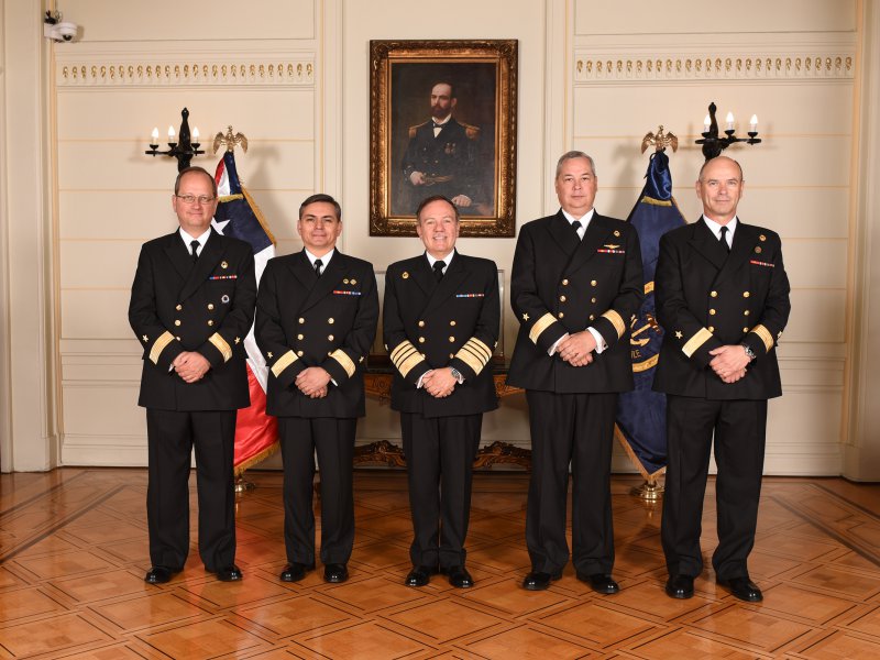 Armada invistió a los nuevos Comodoros del Alto Mando Naval. Fueron ...