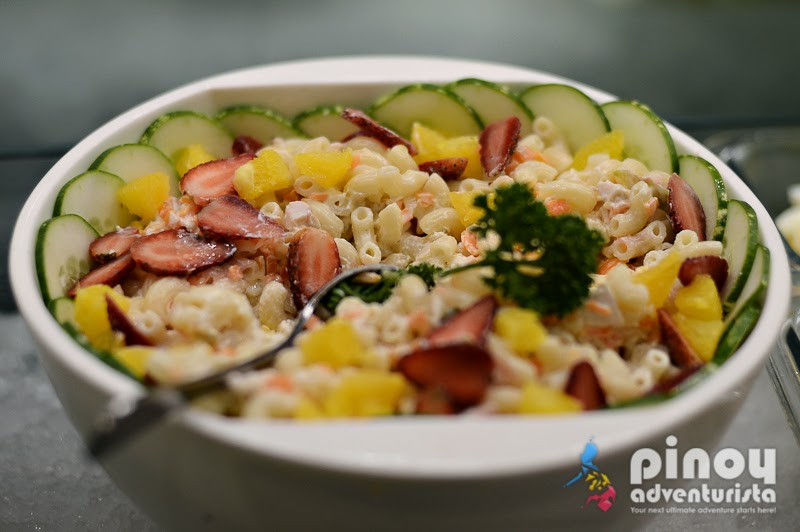 WHERE TO EAT IN BORACAY: Sea Breeze Cafe, "Boracay's Biggest Buffet ...