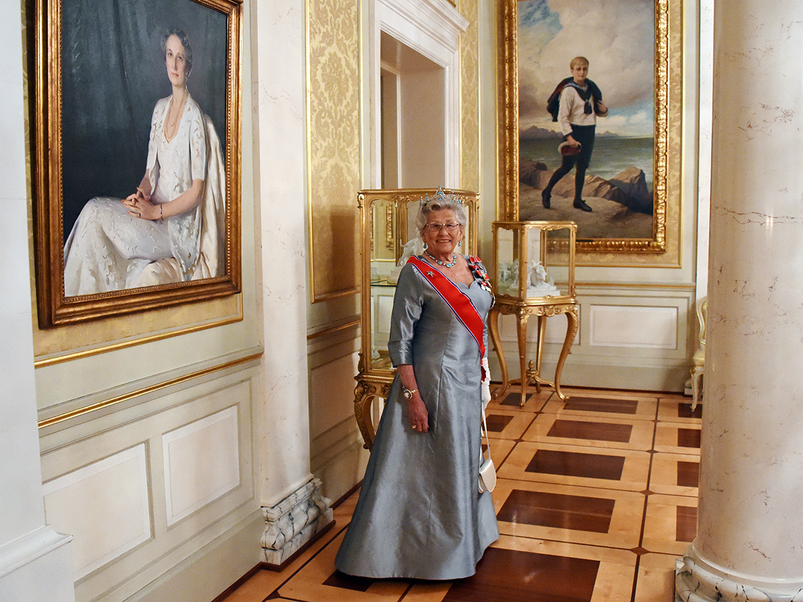 Queens of England: A touching tribute from Princess Astrid on her 85th ...