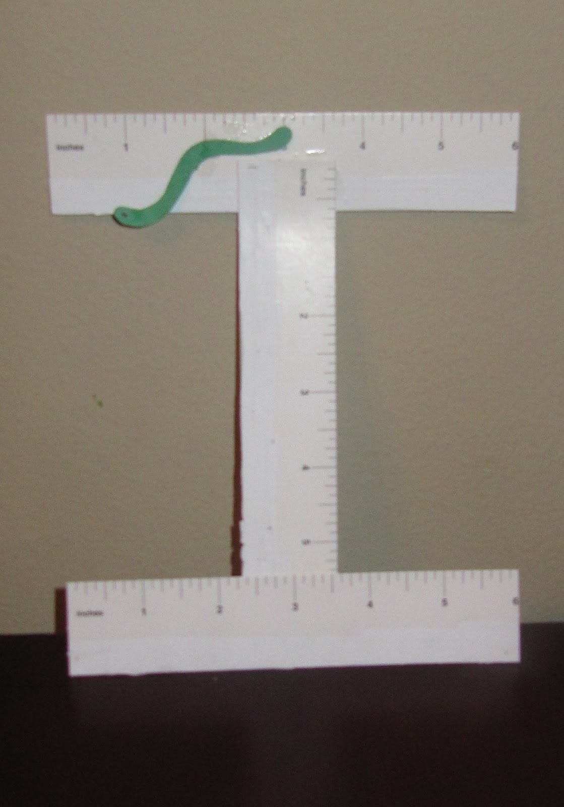 Pocketful of Treasures: Tot School Tuesday: Ii is for Inchworms