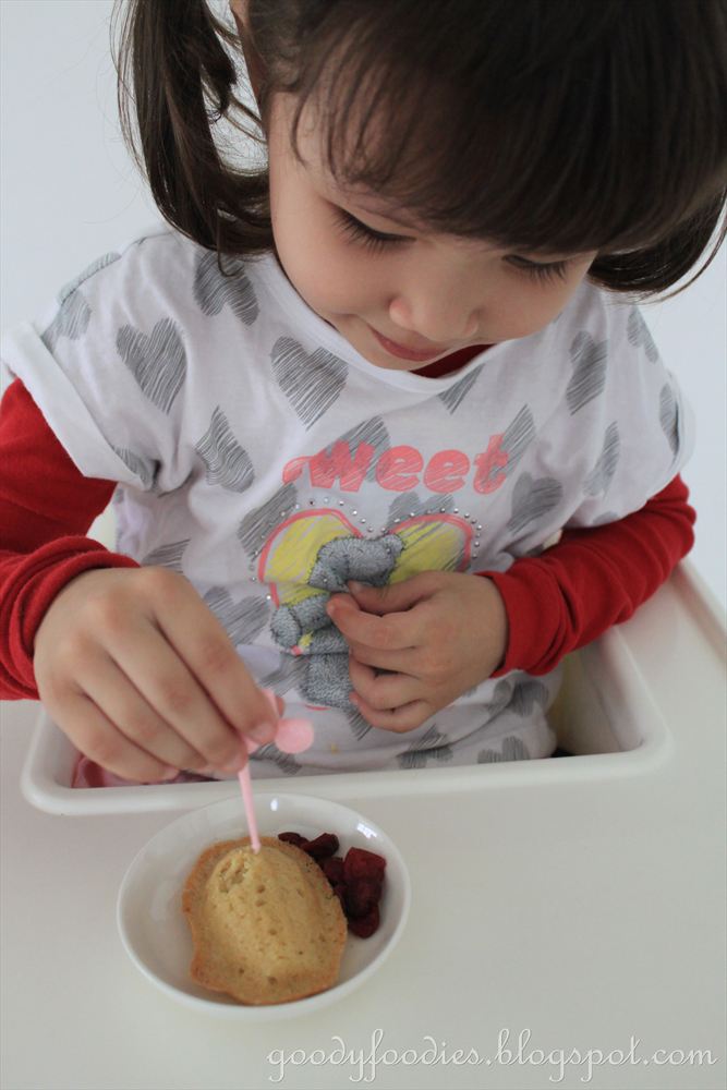 GoodyFoodies: Recipe: Honey & vanilla madeleines