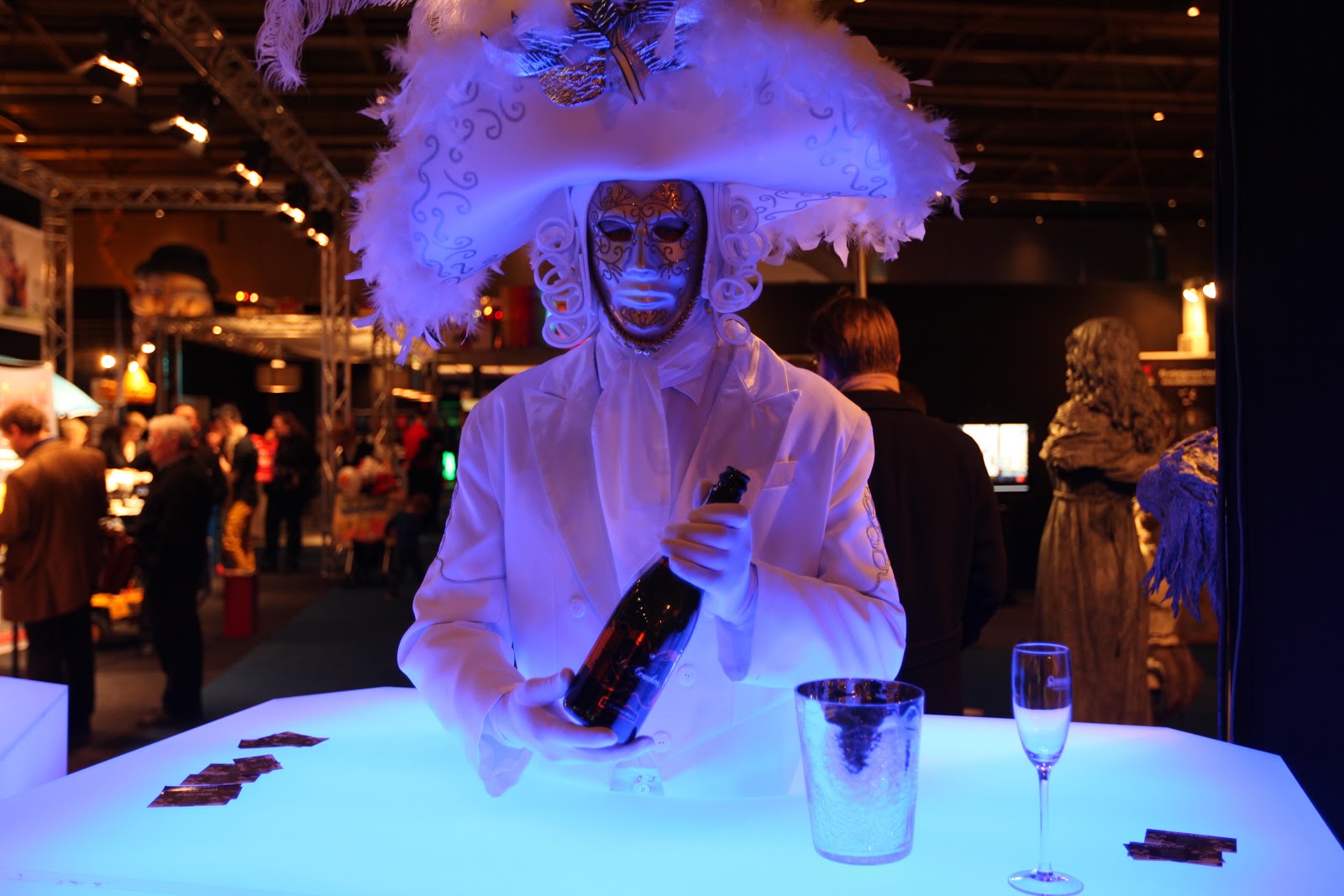 Walking tables | PRO-FUN - Evenementen, Artiesten, Animaties, Typetjes ...