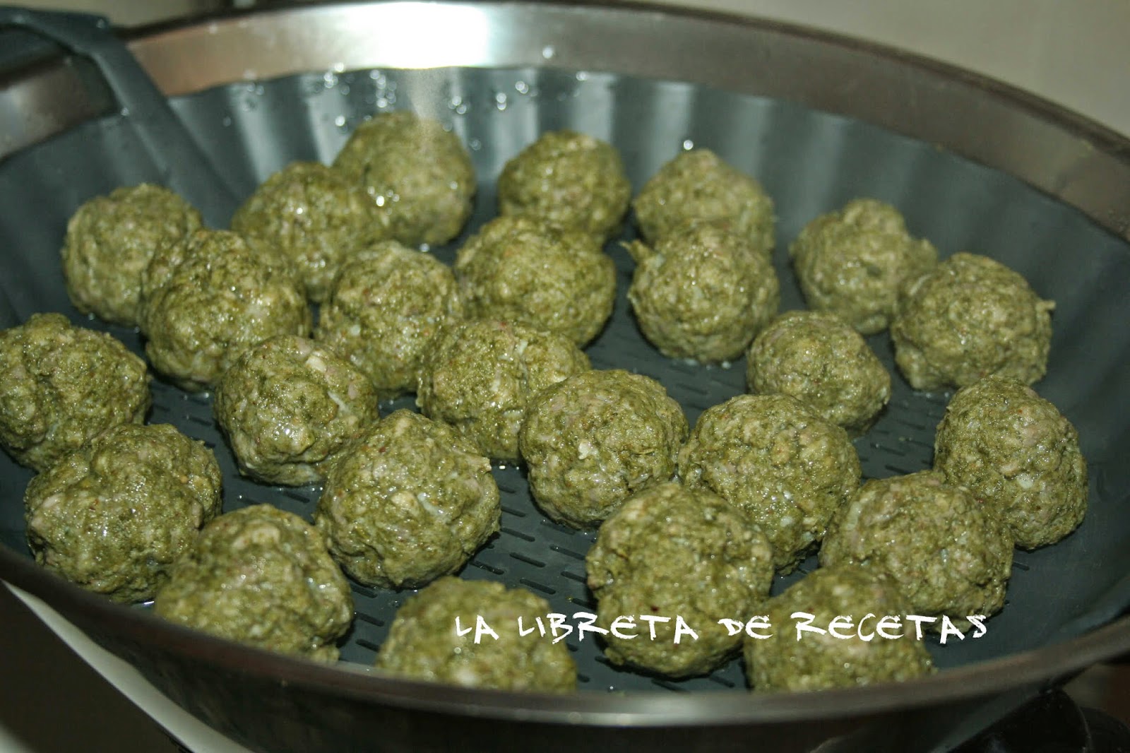 La libreta de recetas: BOLINGAS VERDES (ALBONDIGAS DE ESPINACAS)