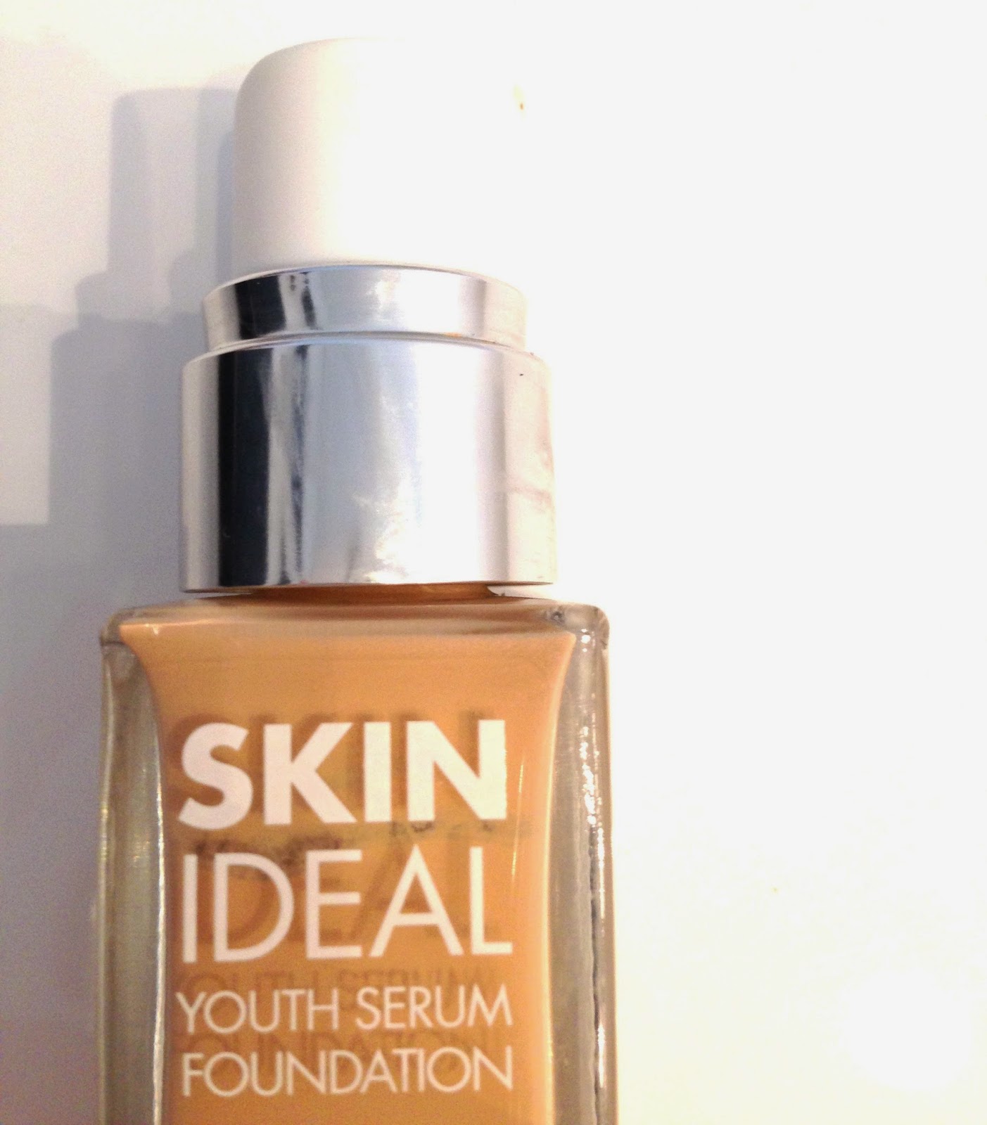 Le fond de teint Skin Idéal de Une est il si idéal ? / VENUS MAG