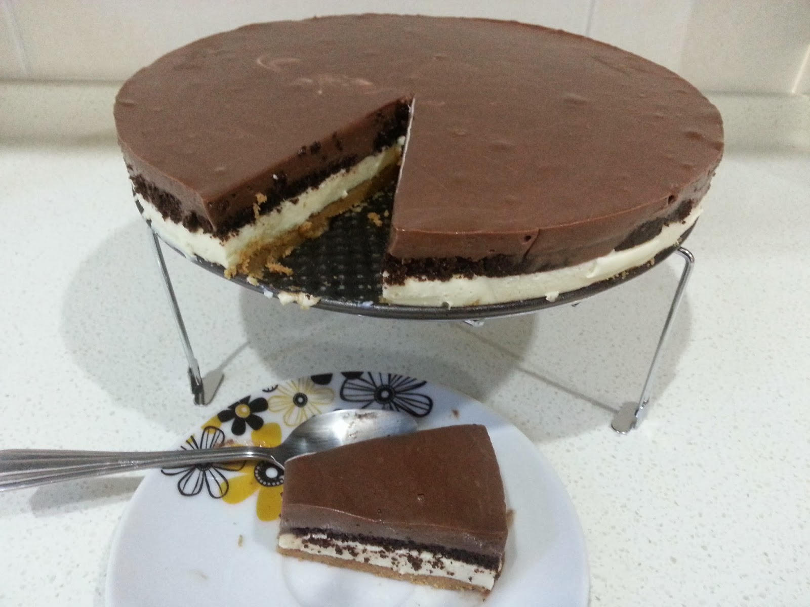 Cakes By Mercy: 2 layer, 2 flavor cheese cake.