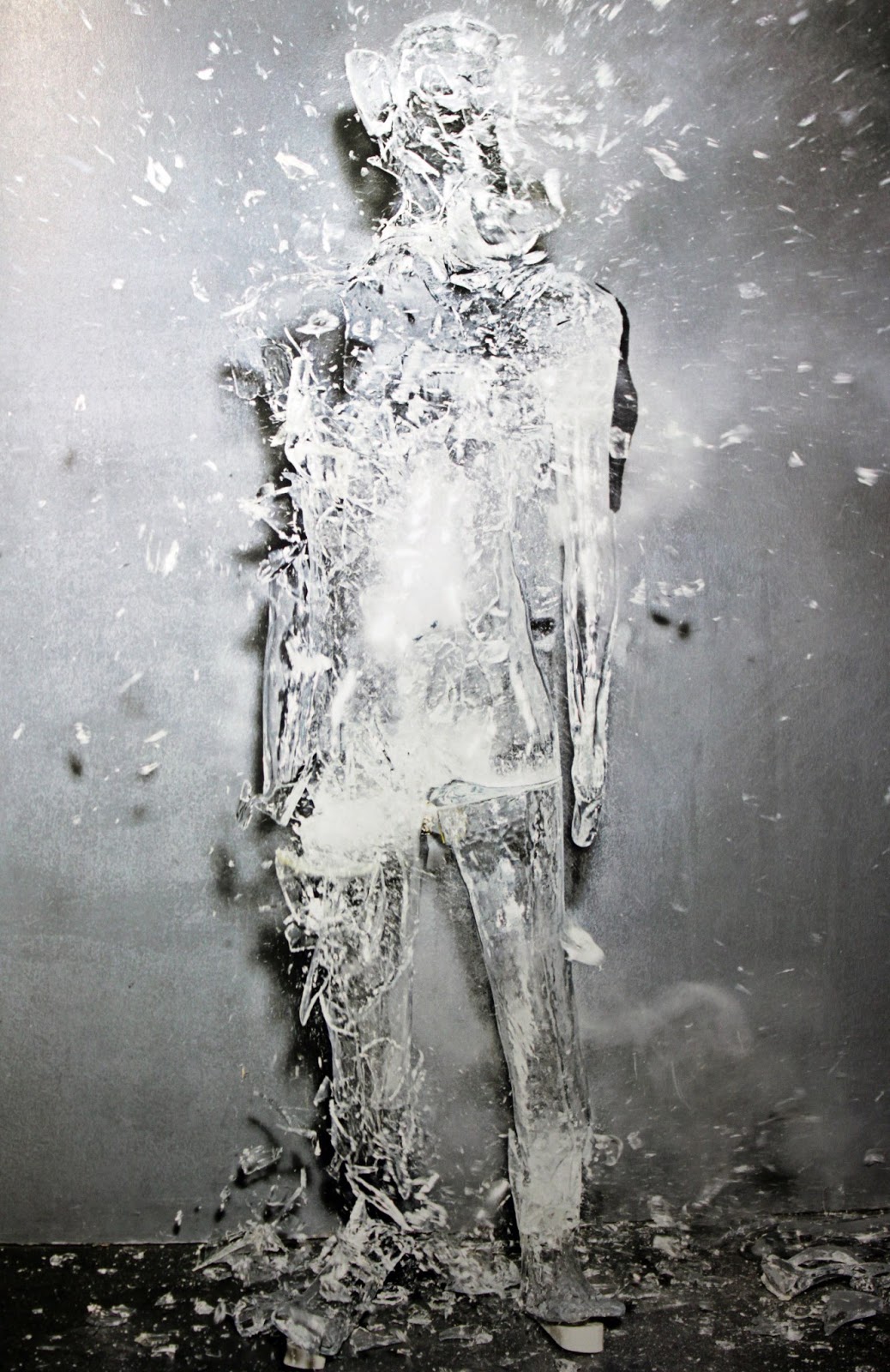 loveisspeed.......: Nick Knight ARTWORK....