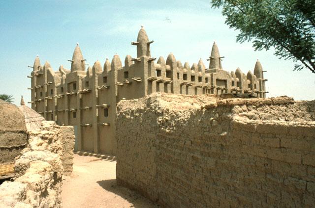 Dünya'nın Bütün Camileri: Ngola Camii, Ngola, Mali