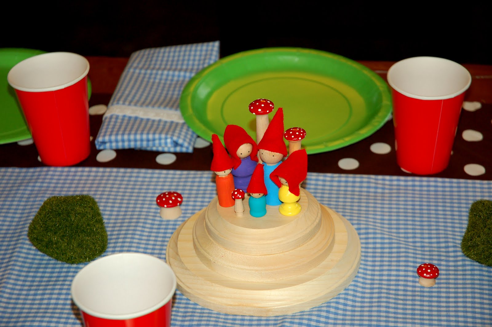 restlessrisa: GNOME PARTY!!!