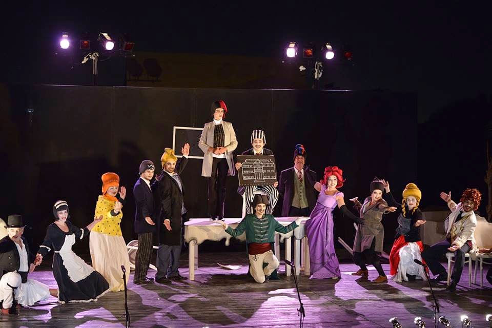 Με Άλλα Μάτια : ΣΑΡΩΣΕ ΤΑ ΒΡΑΒΕΙΑ Η ΘΕΑΤΡΙΚΗ ΟΜΑΔΑ ΤΟΥ ΔΗΜΟΥ ΙΛΙΟΥ!