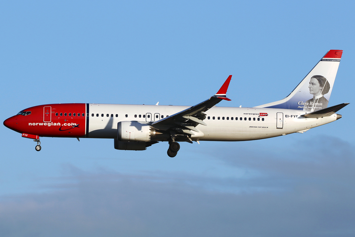 WORLD AIRCRAFT IMAGES by Terry Wade: EI-FYF B38M NAX EGKK (London ...