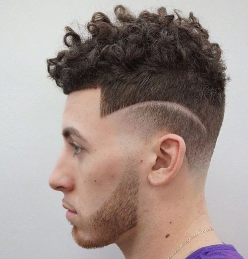 Corte Undercut curly - El estilo rapado para el cabello rizado