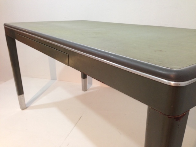 Space 20th Century Modern: Raymond Loewy Mode-Maker Desk. 29"x59"x29.5".