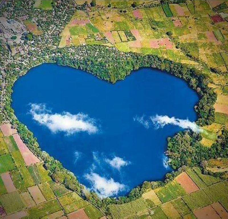 Laguna de Chanmico y su forma peculiar