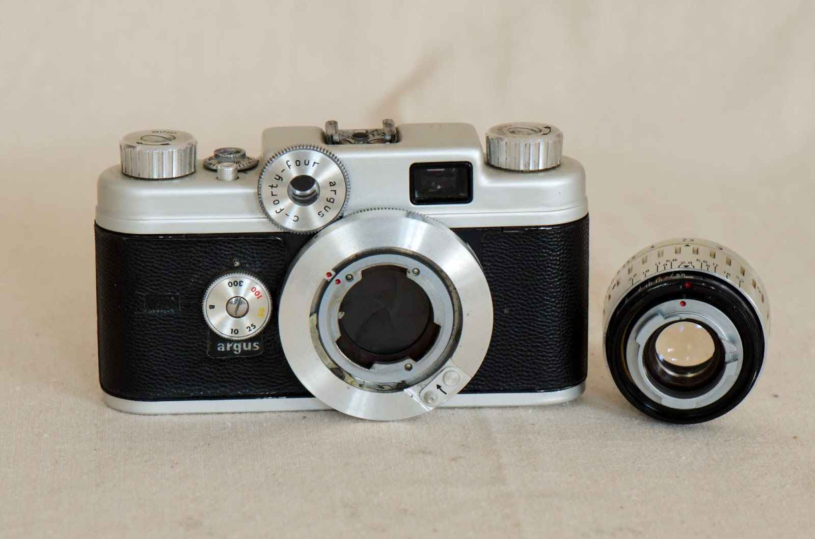 Four Elements in Three Groups: Argus C44 (1956-1957)