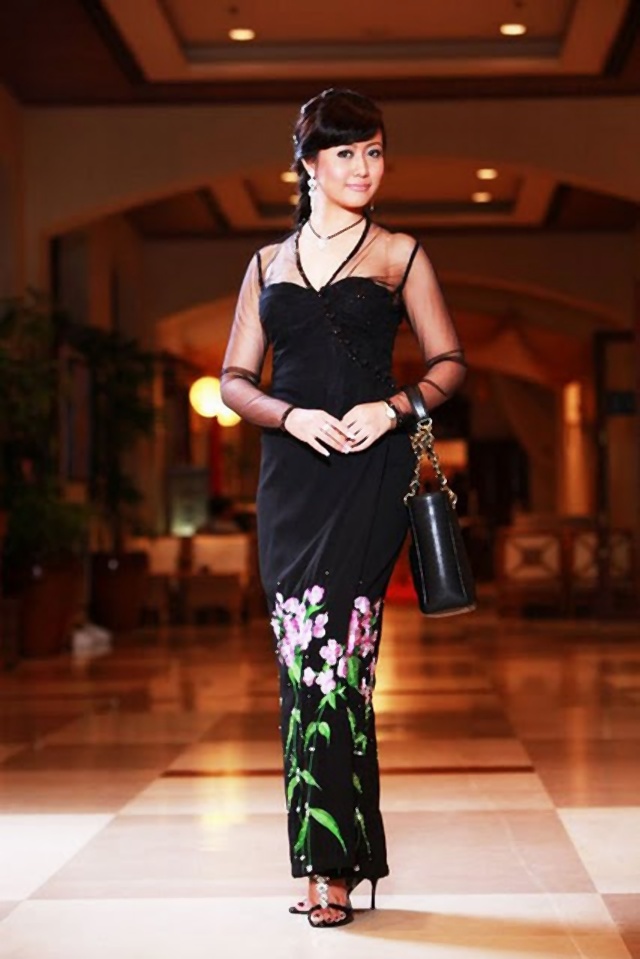 Arloo's Myanmar Model Gallery: Mya Hnin Yee Lwin - Elegant Modern ...