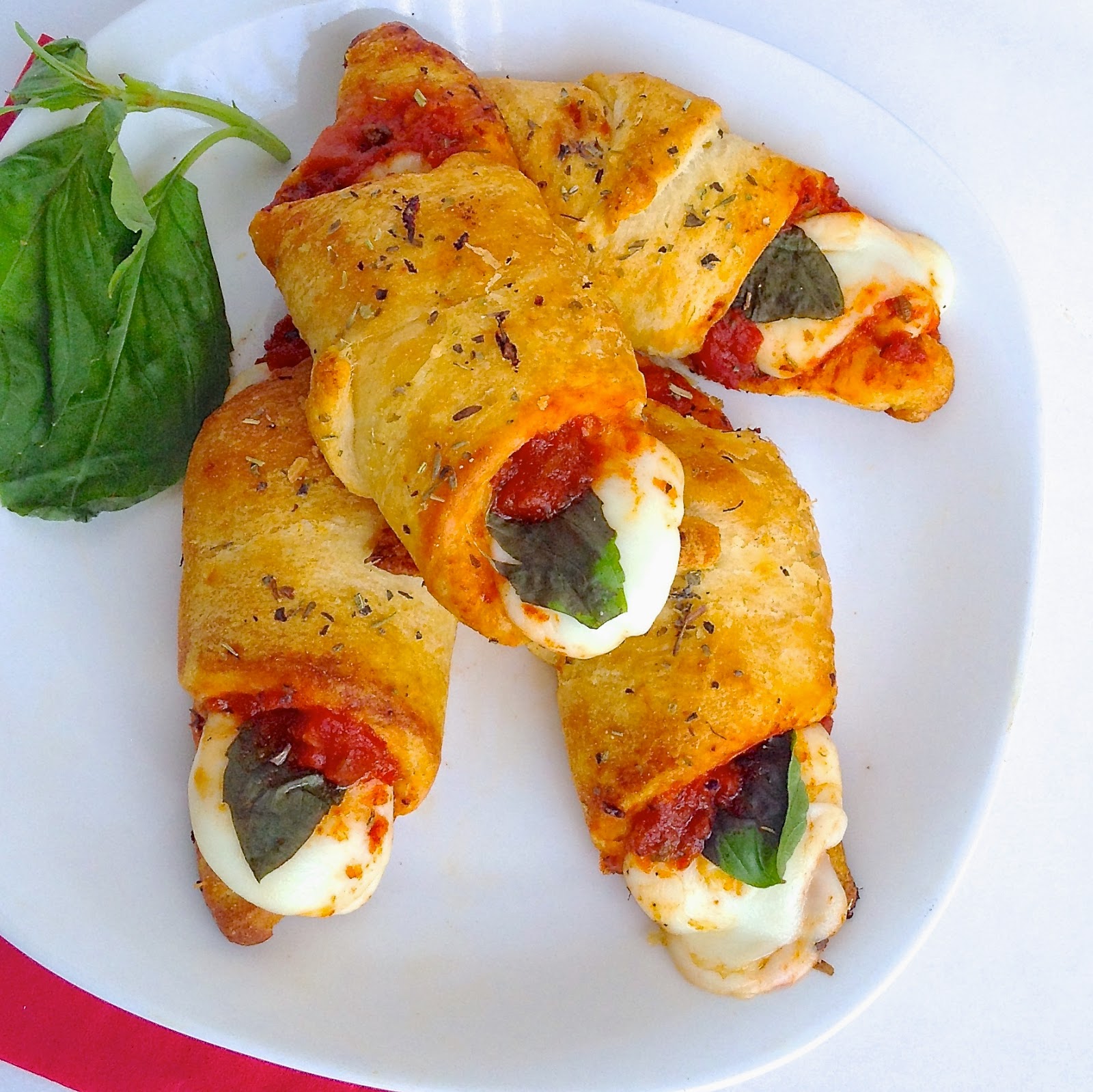 Caprese Crescent Rolls (with low fat option) - The Lindsay Ann