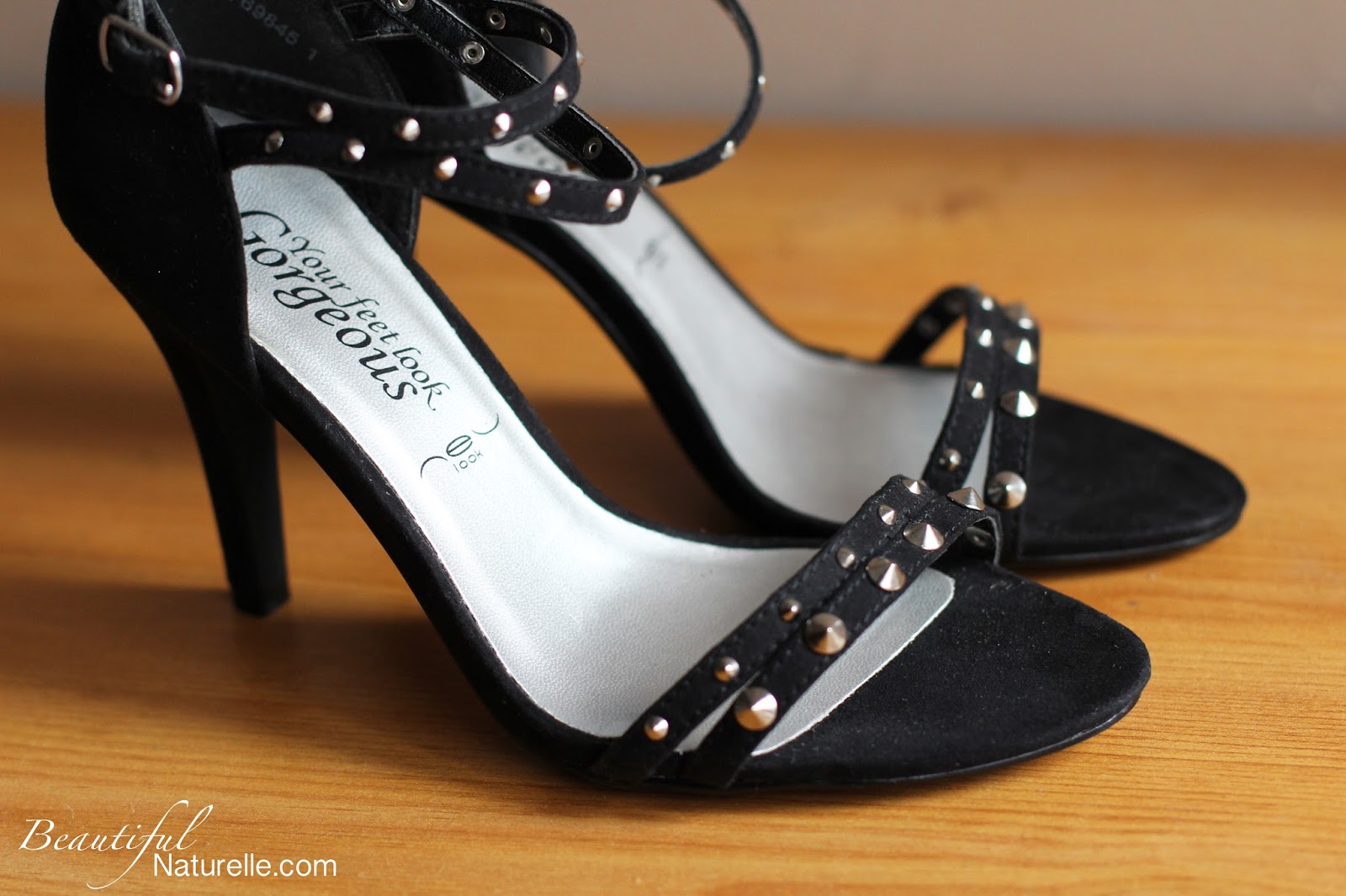 Black is bright - Shoes session - Beautiful Naturelle