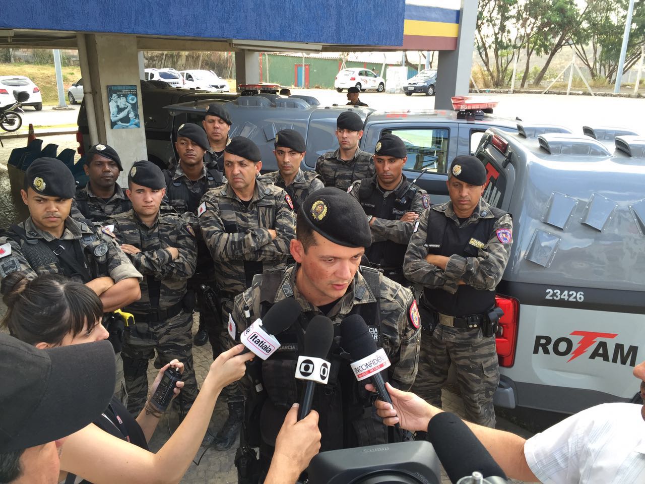 Sargento Adilson: ROTAM IMPEDE ARROMBAMENTO A CAIXA ELETRONICO