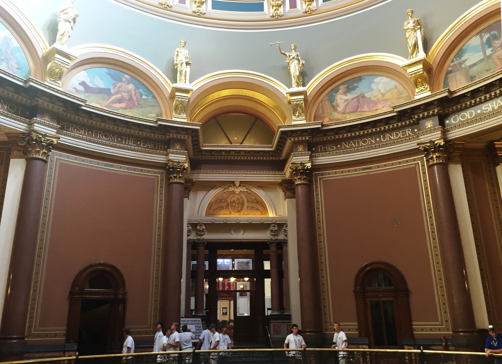 Souvenir Chronicles: DES MOINES, IOWA: STATE CAPITOL BUILDING INTERIOR