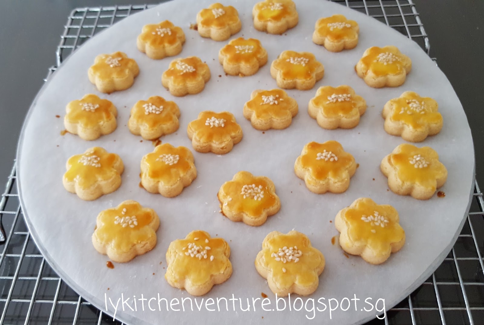 LY's Kitchen Ventures: Salted Egg Yolk Cookies