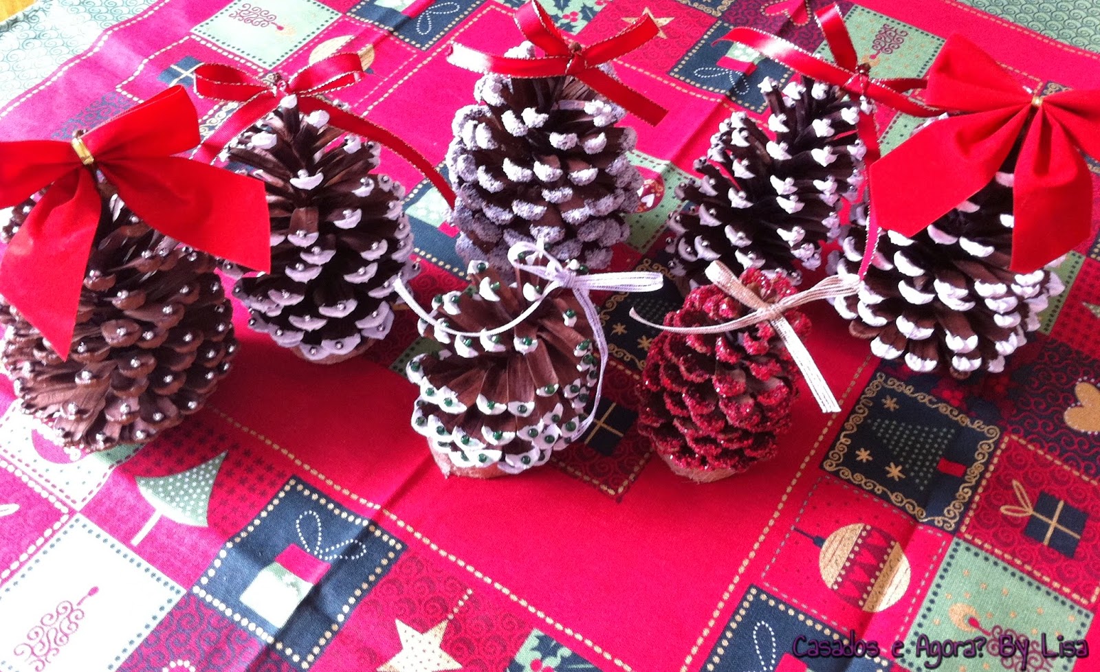 Decoração de Natal com pinhas