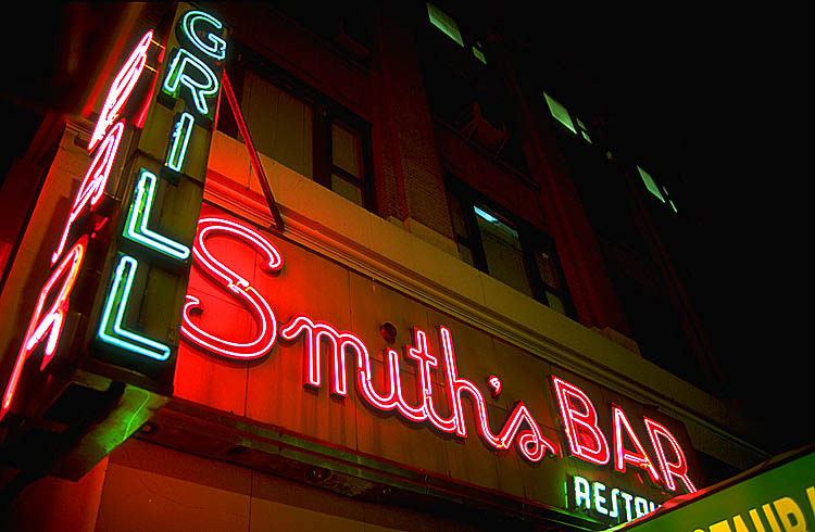 THE LEGENDARY SMITH'S BAR & RESTAURANT