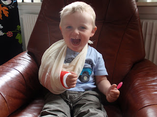 Lerlyckan: Axel med gipsad arm!