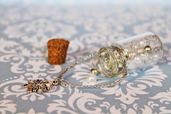 Hand Made By Rianna: Frozen Party: Glass bottle favours