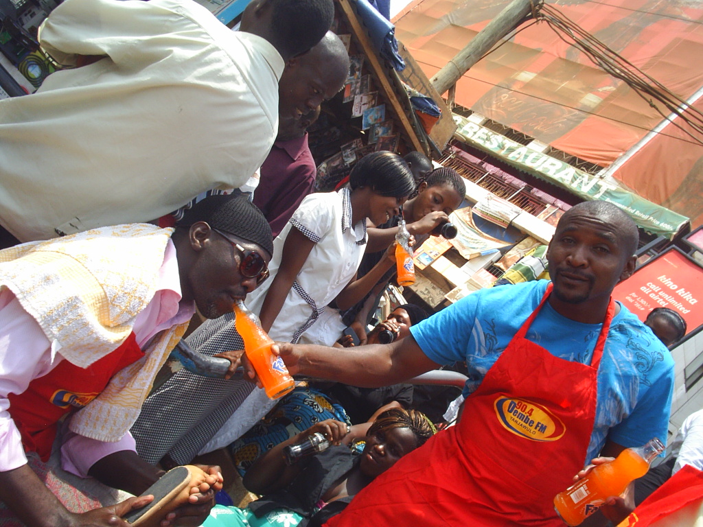 90.4 Dembe FM....Enyimba zosinga okwagala!!!!
