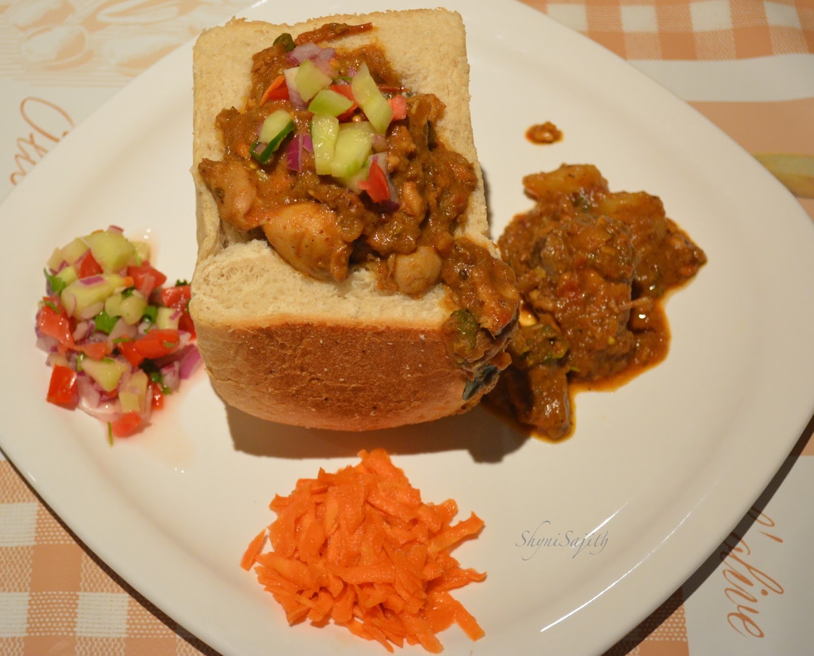 My Cooking Experiments.........: Bunny Chow