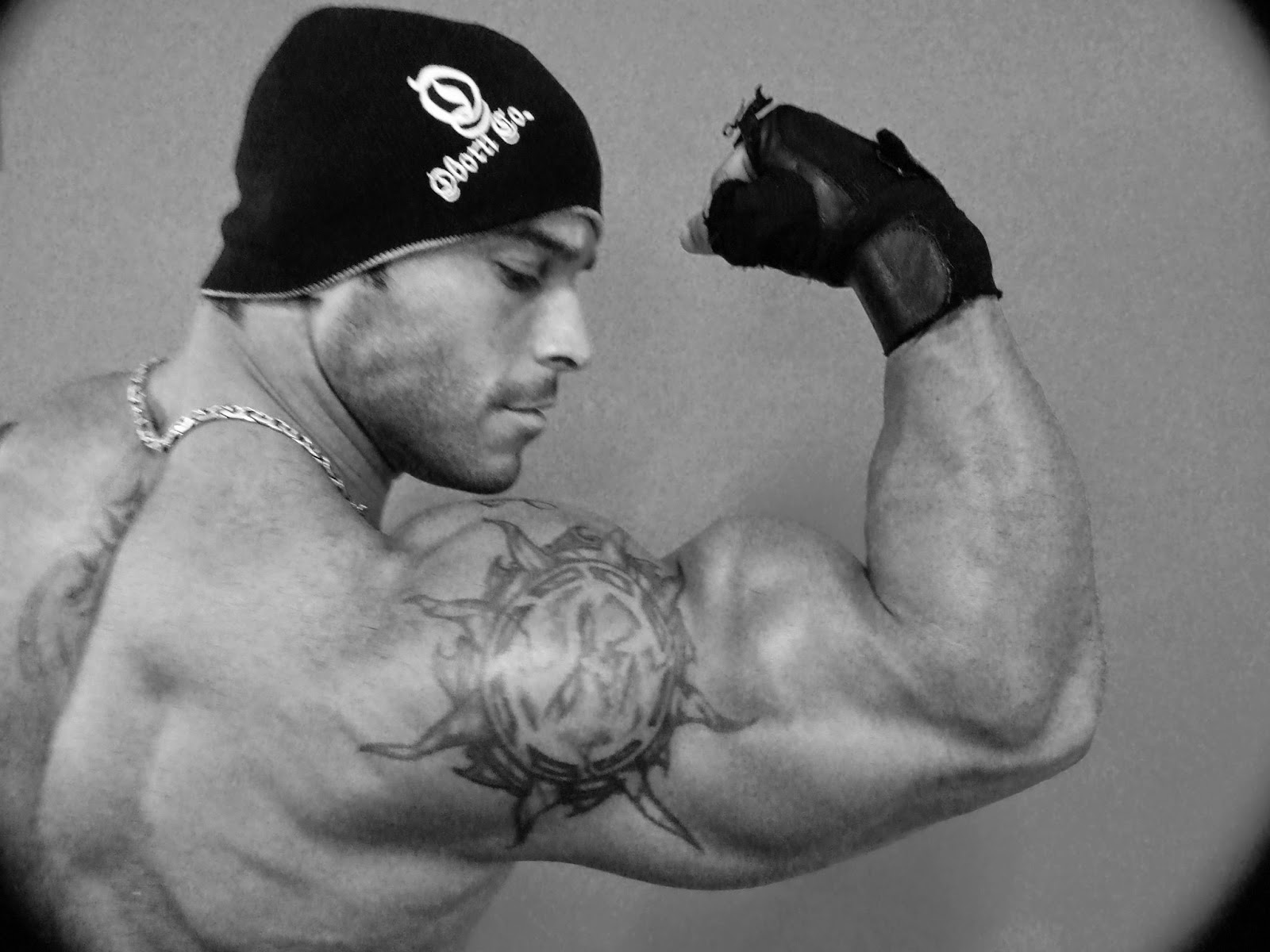 Muscle Lover: Brazilian bodybuilder Bruno Moraes