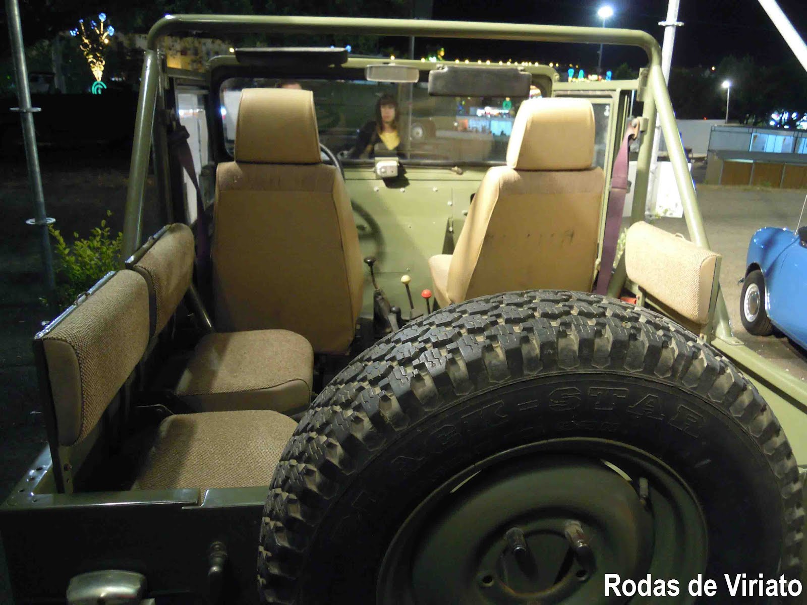 Jipe UMM 4x4 Cournil curto - Feira de Santiago (2/2)
