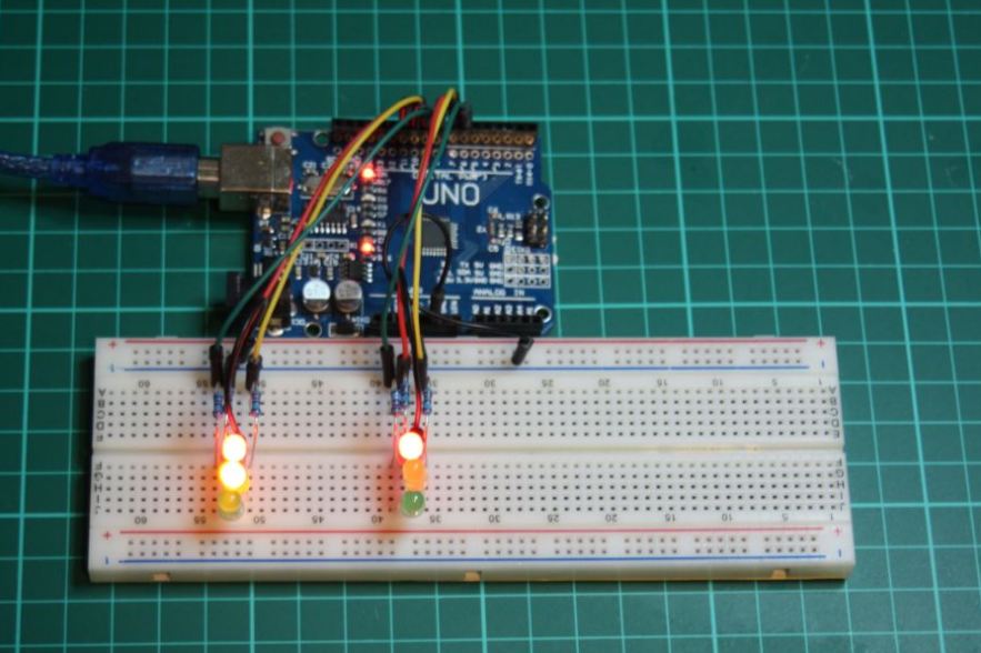 Arduino VS Rangkaian Konvensional | Traffic Light Menggunakan Arduino ...