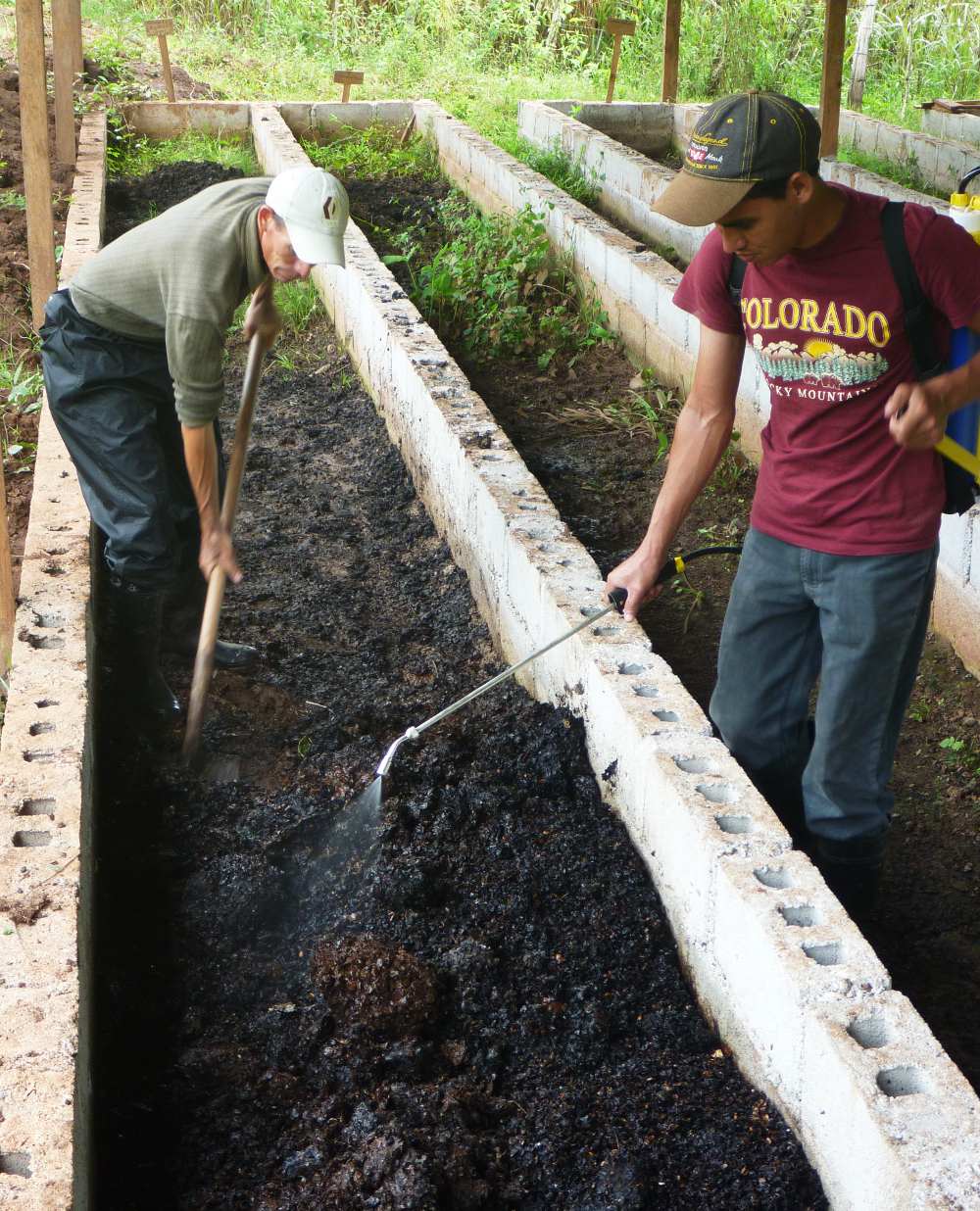 Unión MicroFinanza: How to make organic fertilizer from coffee pulp