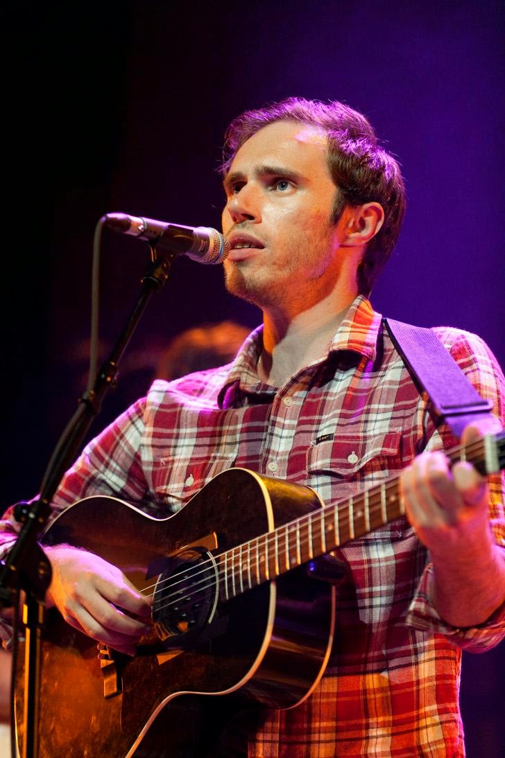 solitary dog sculptor: Music: James Vincent McMorrow - Hear The Noise ...