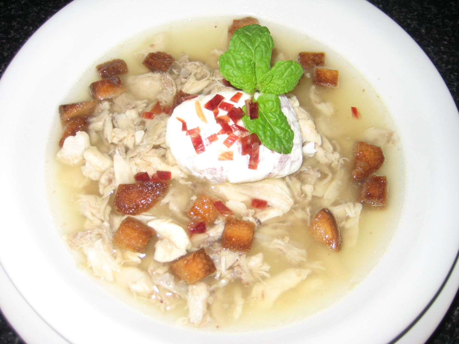 LAS RECETAS DE MAMA ROSA: Sopa de pollo con huevo escalfado