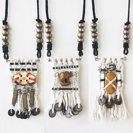 Telar : Collares textiles.